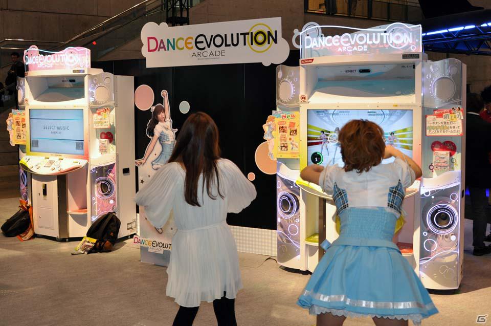 【AOU2012】KONAMIブースは新作音楽シミュレーションゲームが見どころ！「ダンスエボリューション アーケード」や「サウンドボルテックスブース」を紹介 | Gamer