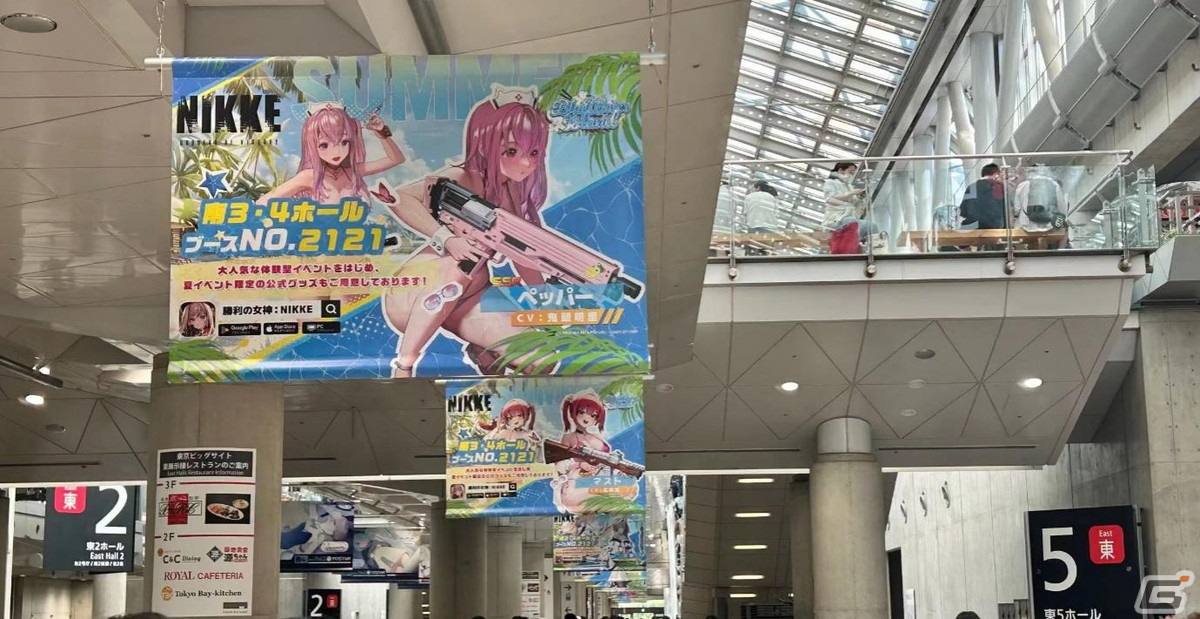 「勝利の女神：NIKKE」コミックマーケット102の出展レポートが公開！限定水着コスチューム姿のコスプレイヤーによるリアル10連ガチャで盛り上がる | Gamer