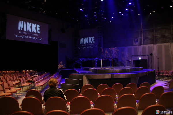 背中で魅せるガンガールたちの魅力をステージで再現した舞台「NIKKE THE STAGE」のゲネプロをレポート | Gamer