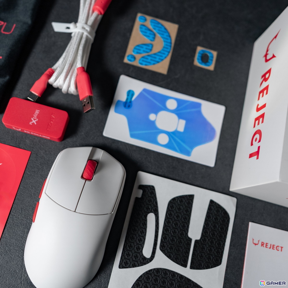 REJECT、ゲーミングギアメーカーのLAMZUとのコラボゲーミングマウスを6月20日に発売！日本の夜明け「暁」をイメージしたデザインに注目 | Gamer